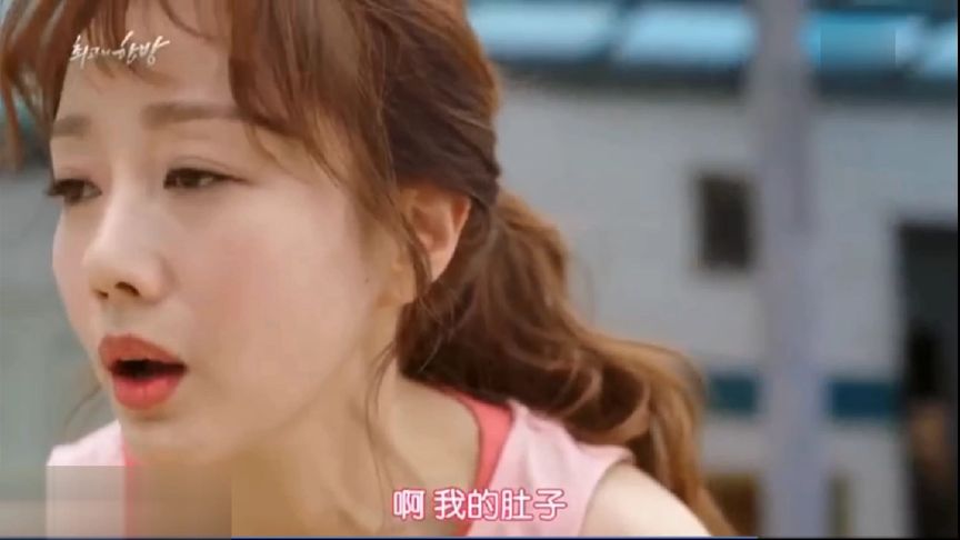 【鹏飞剪辑】美女做瑜伽时拉肚子