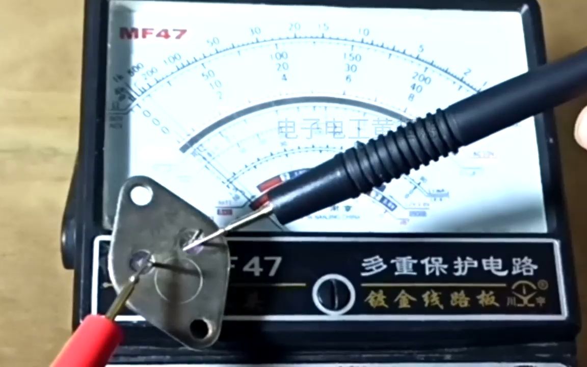 328-用指针表测量三极管判断极性(B、C、E)和型号(NPN、PNP)