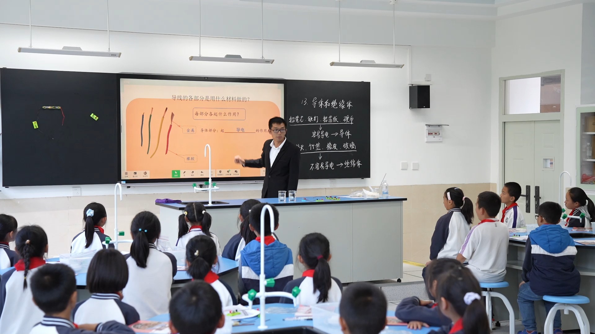 ...教育优秀课例评选活动获奖课例《13.导体和绝缘体》——课堂实录