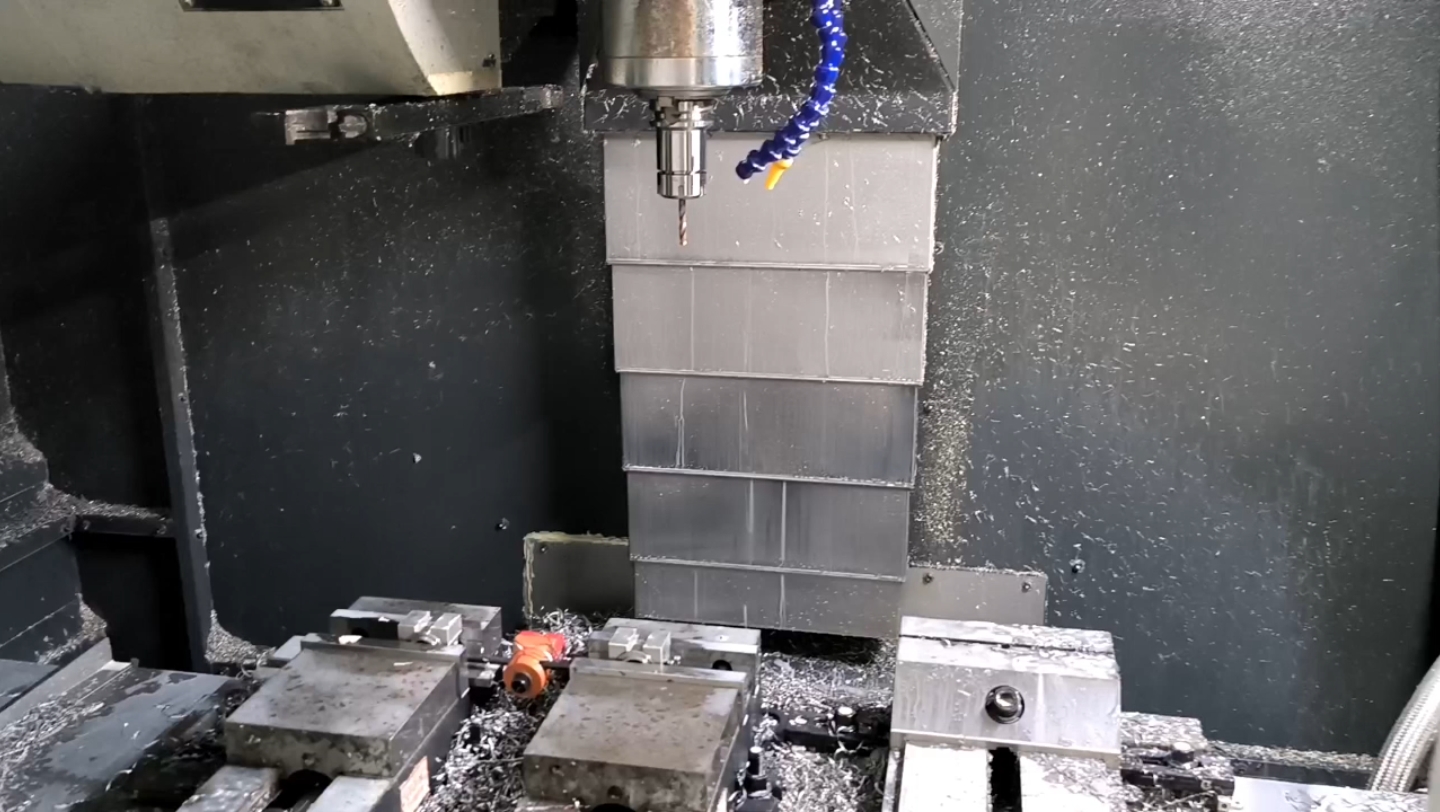 ...钨钢钻头能打多少个孔?45元一支丝锥加工1500个牙孔质量怎么样?