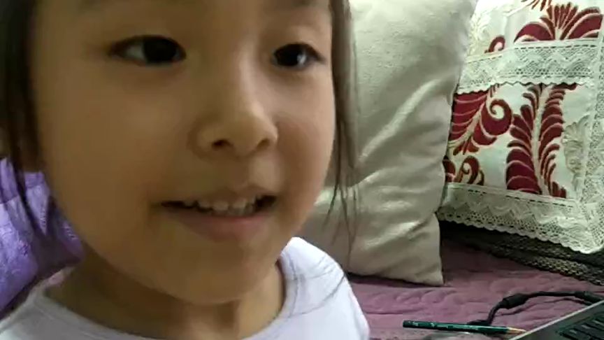 记录孩子美好的时光,对钟表指针有了初步的认识,童年美好