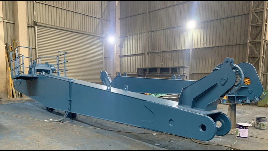 ...厚度≥180μm中间漆面漆漆膜硬度,H铅笔无划痕关注我,船用克令吊