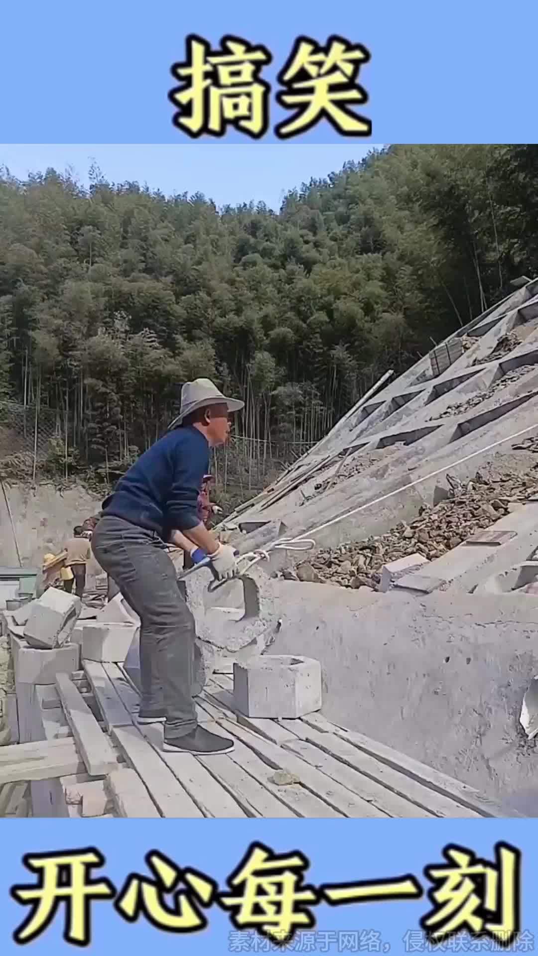 工地里面竟然玩起了滑轮,这样真的省力了吗,谁来做个受力分析!