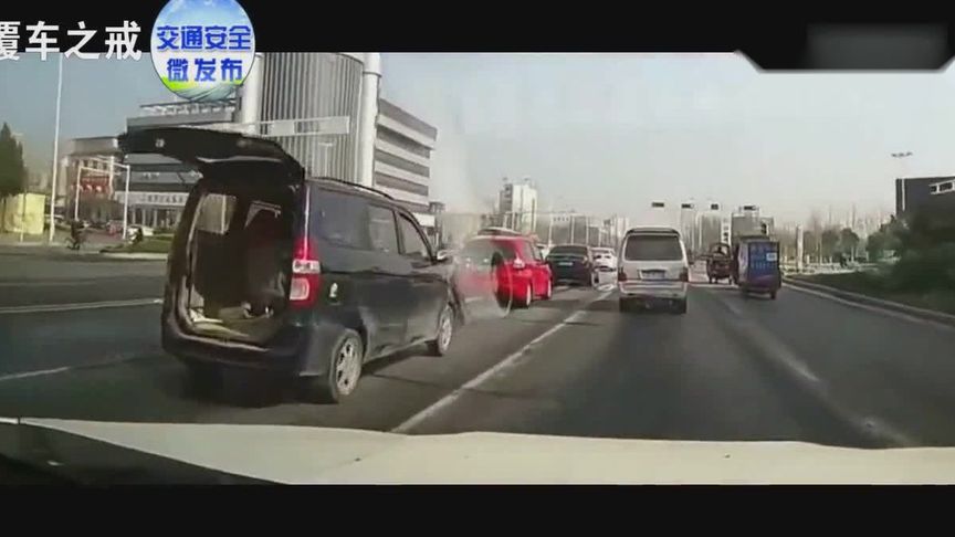 警示:给孩子一个安全座椅,防备视频中的情况发生