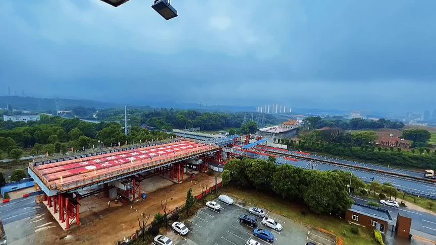 钢箱梁顶推开始了 #工程人一直在路上 #施工现场实拍