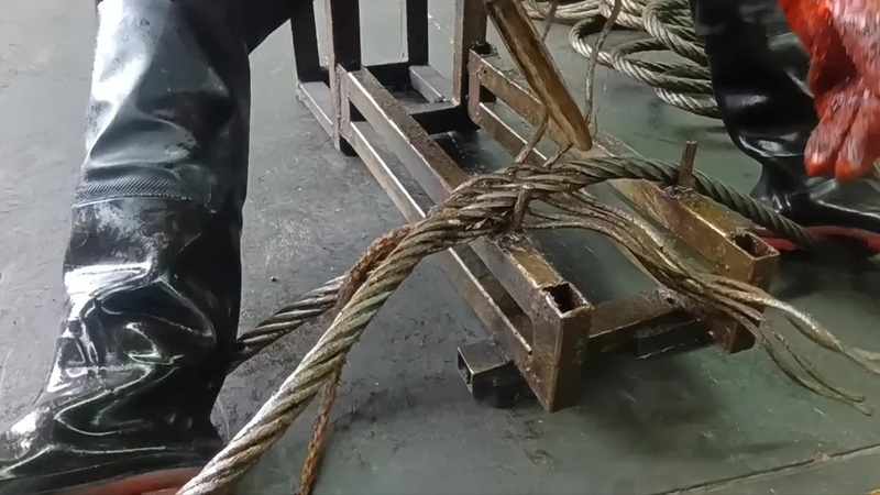 钢丝绳索具方头插遍带压制