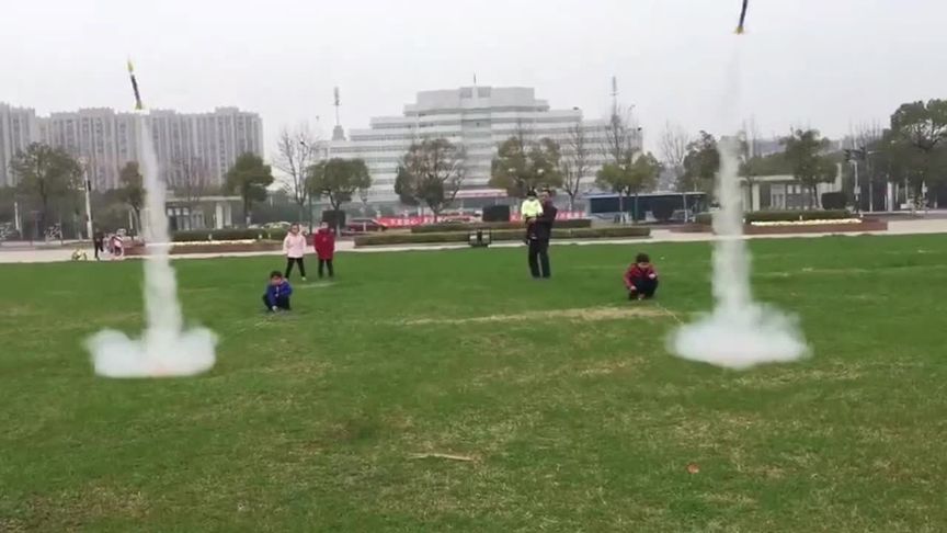 幼儿园小朋友体验航天火箭制作发射课程#航模