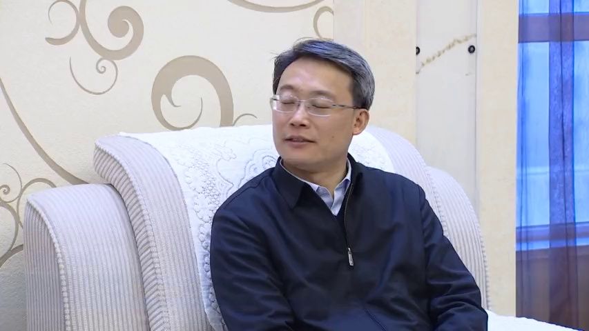 县第十八届人民代表大会第五次会议主席团第一次会议召开