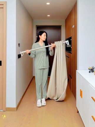 一米五的小可爱也能轻松安装的伸缩杆杆哦 #伸缩晾衣杆 #免打孔 #晒...