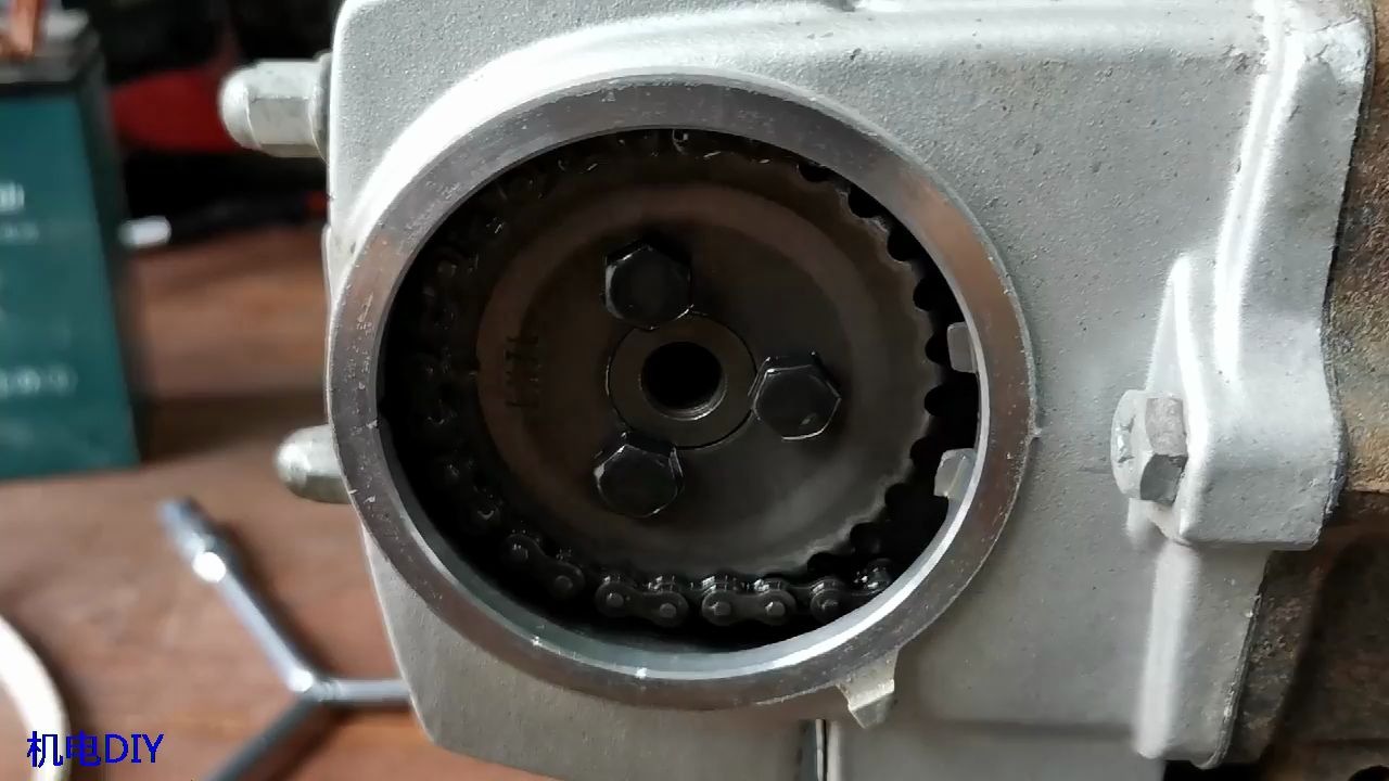 三轮摩托车110发动机拆解!发动机放油与配气正时标记