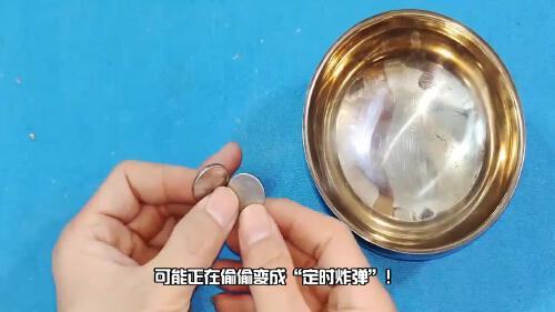 纽扣电池竟能充电?揭秘背后隐藏的危险与正确用法!