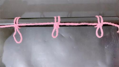 一个简单的"衣架结",主要用来挂衣服挂东西,牢固结实