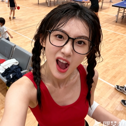 爱吃薯片的月瞳 