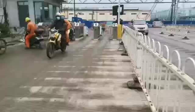 ...对接一卡通平台进行考勤、门禁访客等系统,对员工和访客进行管理。