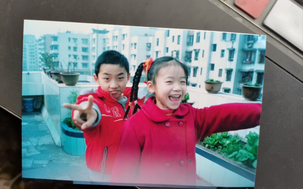 ...频率与单摆长度有关,楼房摆动频率与高度有关。且人类对力产加速度...