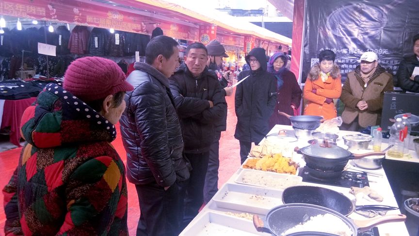 四川广元,逛年货节领春联,网友:安逸!