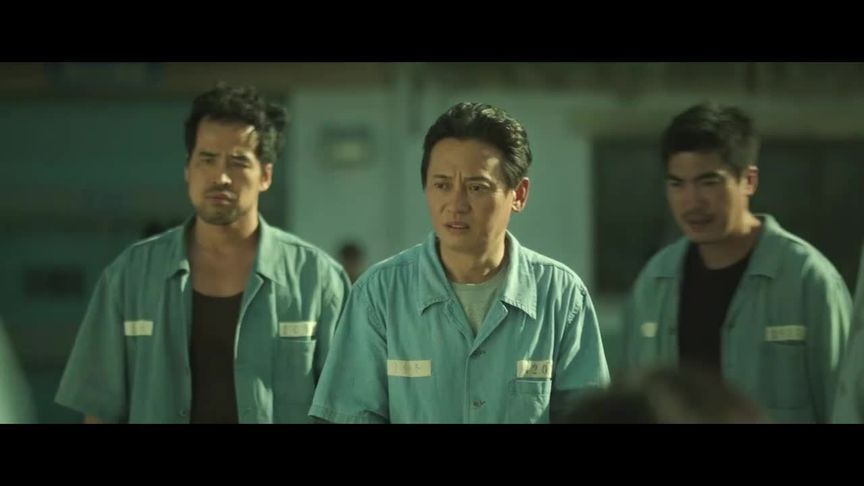 遭人陷害的检察官,凭借专业知识助人无数,成为监狱大佬