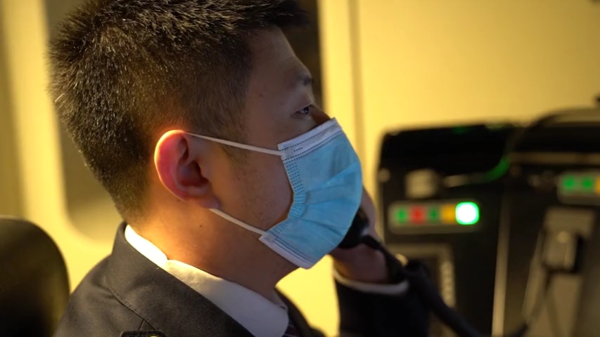 CRH1A动车组除冰司机作业高铁