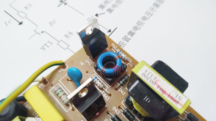 就是弄不懂三极管?三极管各电极电流和电压关系分析,建议学会