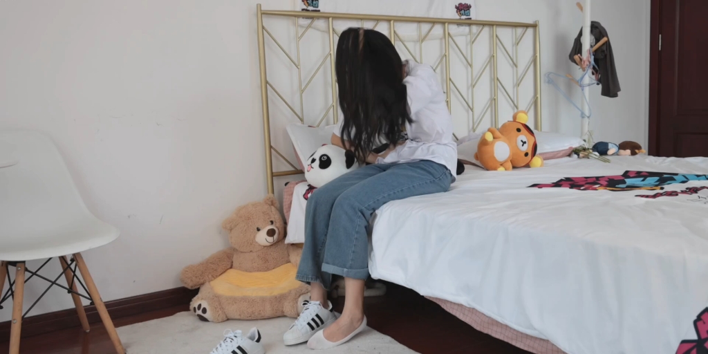 一定是吃了什么不干净的东西,肚子疼的很难受