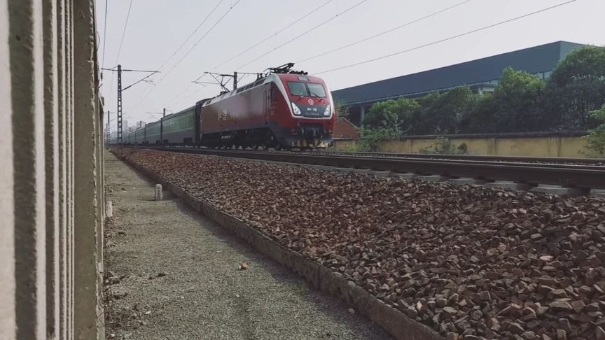 拍火车:Z168次许昌车站开出,郑州方向!