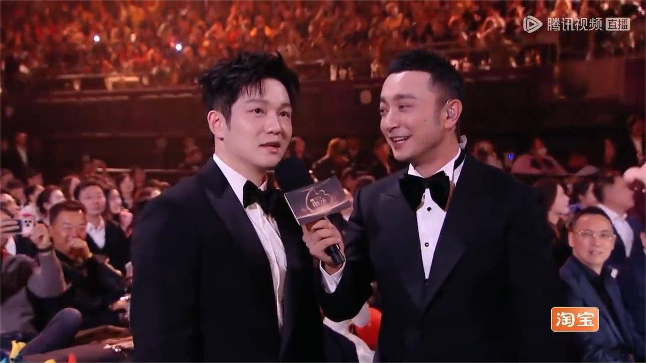 果然可以永远相信国家队!樊振东一身西装现身,帅出新高度丨微博