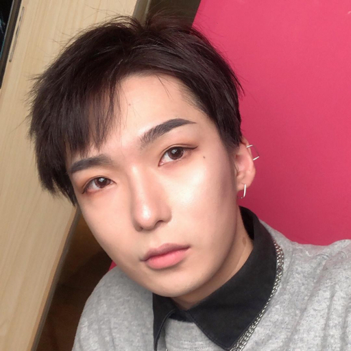 爱新觉罗男孩啊 