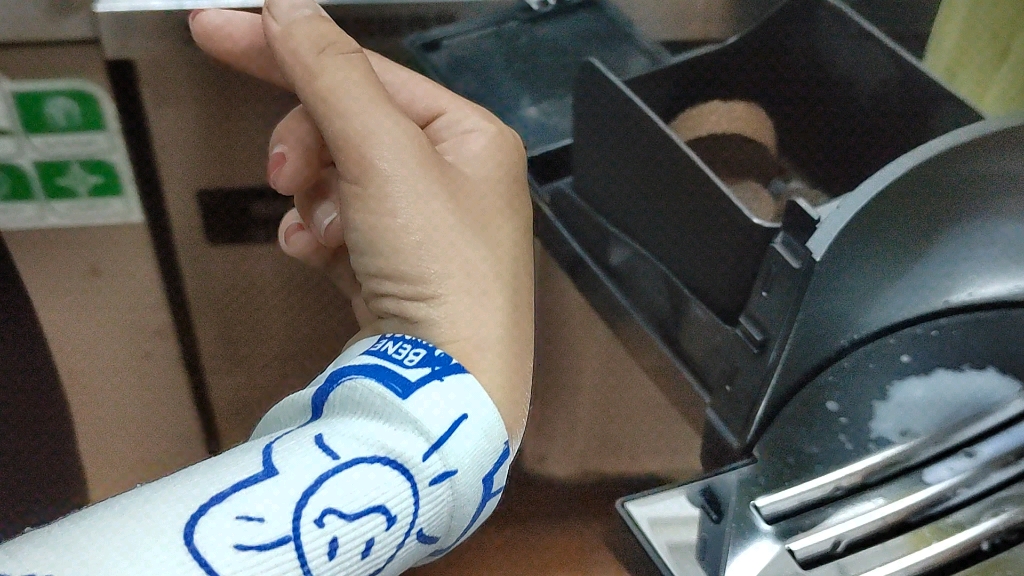 咖乐美A710全自动咖啡机奶咖机现场教学培训11