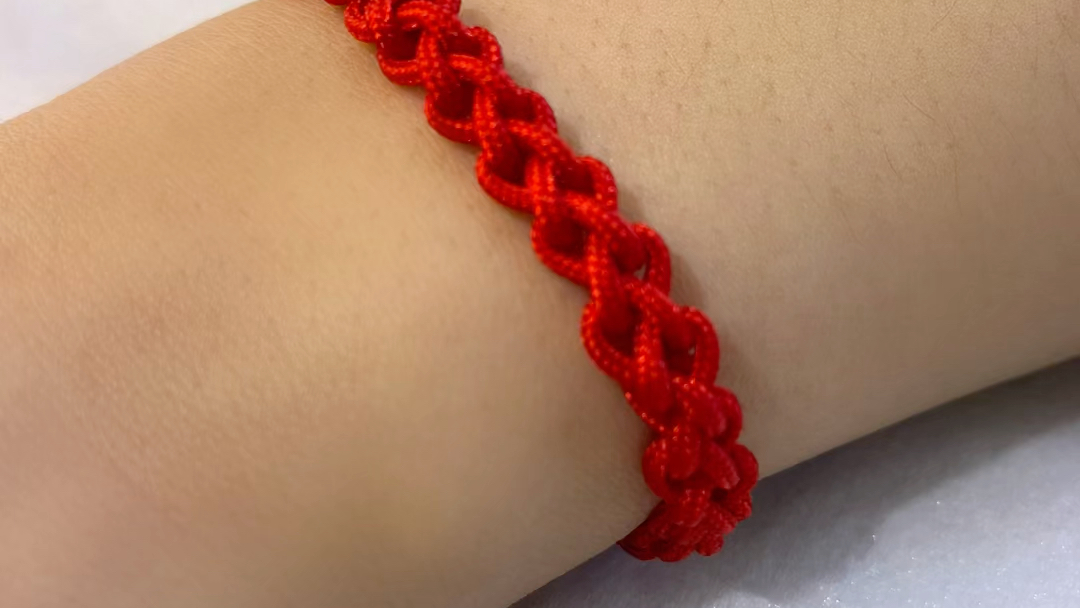 一根绳子也能编成漂亮的手链噢,超简单,适合初学者,一看就会,赶紧试试...