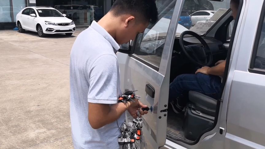 朋友在广东回来说要卖车,五菱荣光双排小货车五万多,大家来说说