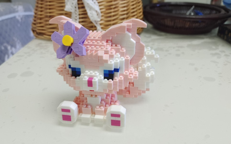 第一次尝试小积木,玲娜贝儿好可爱!