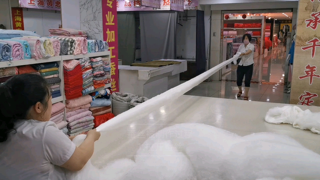 【蚕丝被制作】软软的蚕丝被拉得又长又薄,太治愈了!