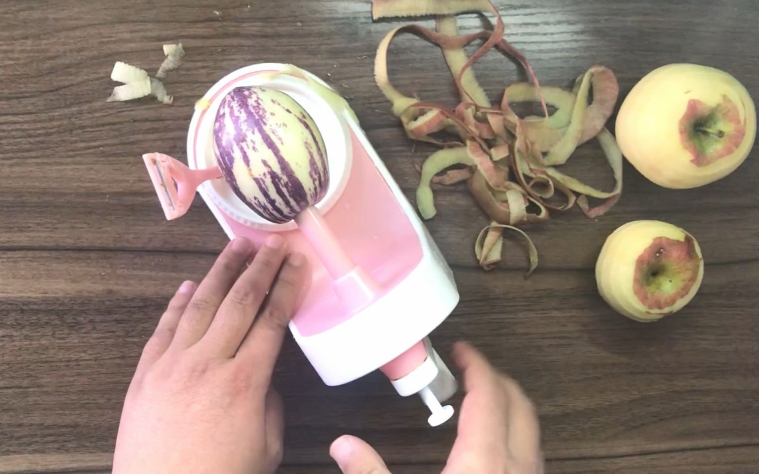 6秒削完1个苹果的“削皮神器”,却栽到这个水果手中!