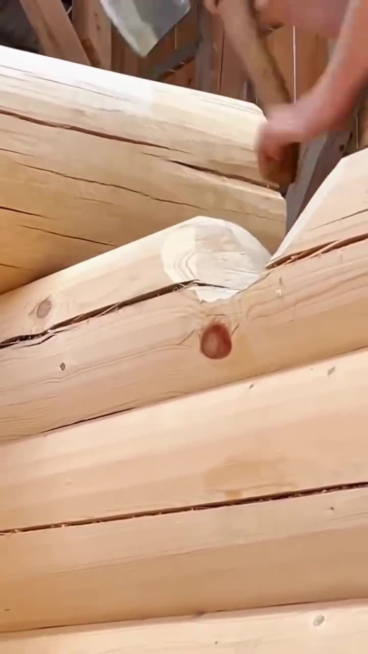 如何用原木制作出一间牢固漂亮的木头房子?看起来都非常结实啊!