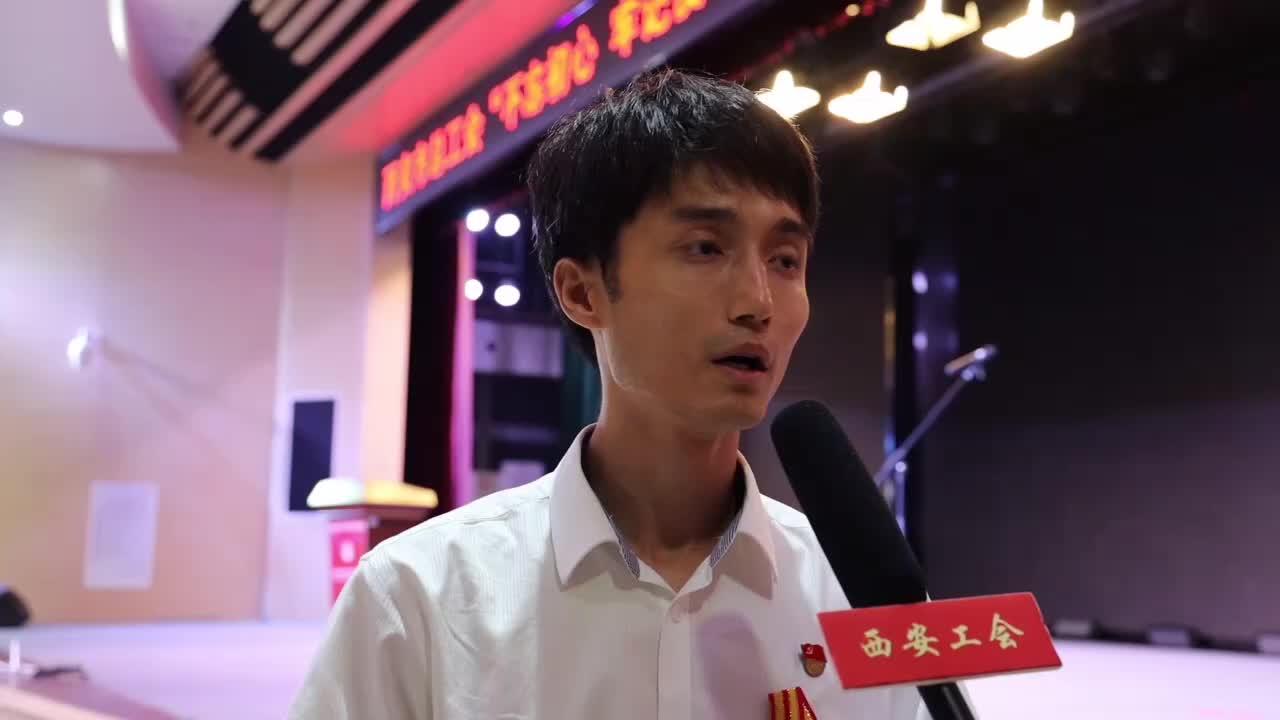 不忘初心 牢记使命 弘扬劳模精神