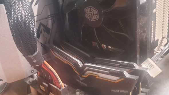 各位大佬我想问一下我的9600KF处理器一个问题