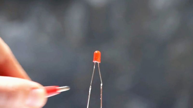 LED灯的工作原理