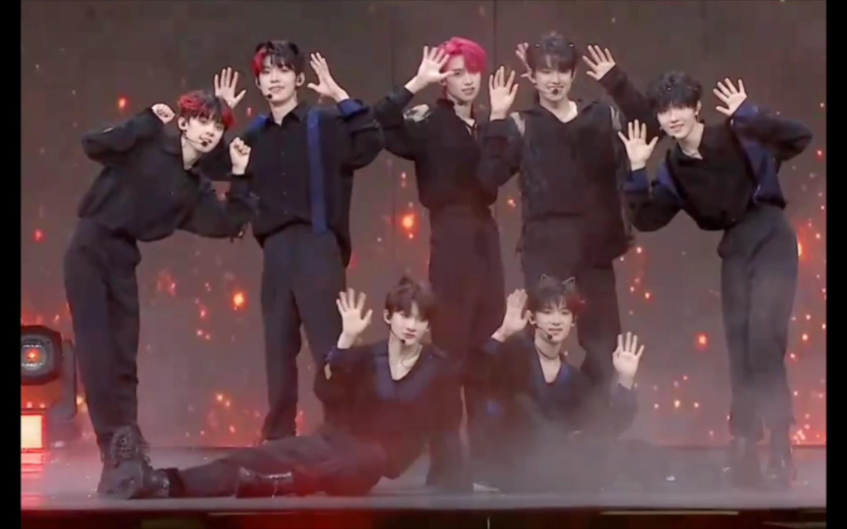 TF家族三代巜生于火焰》演唱会波斯猫朱志鑫,苏新皓,张极,张峻豪,张...