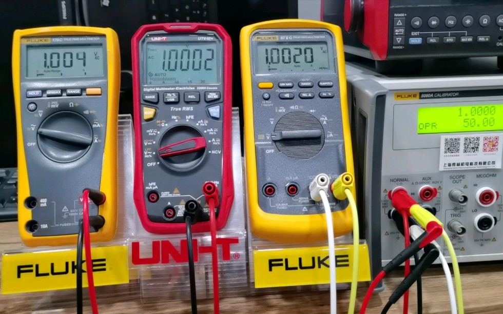 优利德UT61E+对比FLUKE福禄克179C和87V万用表测电压