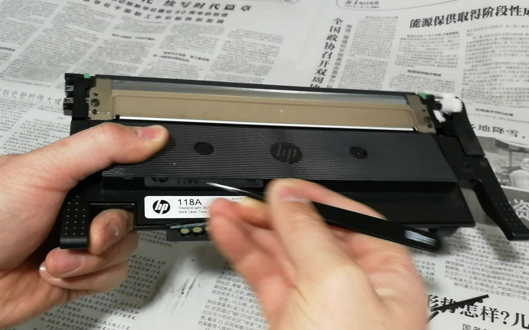 惠普150a这个打印机怎么加粉,来个师傅研究了半天没搞懂!自己来