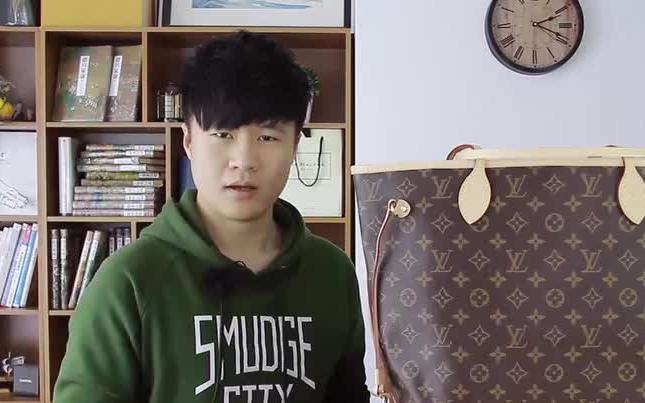为什么“LV”一个购物袋这么贵?上手的一瞬间,鉴定师:吓到我了