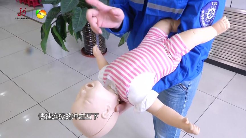 异物卡在喉咙处 急救方法要学会