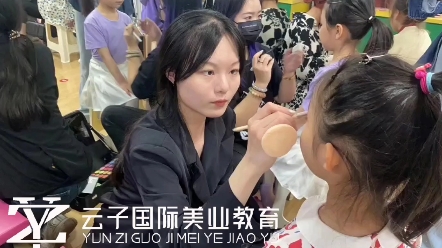 化妆班学员外出练习化妆花絮,化妆学员外出实践活动,是提高见识,提高...