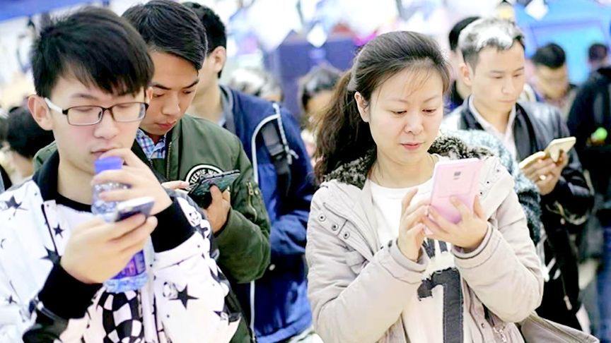 报告显示,中国网民人数达 1.01 亿,推动了中国网络经济的发展