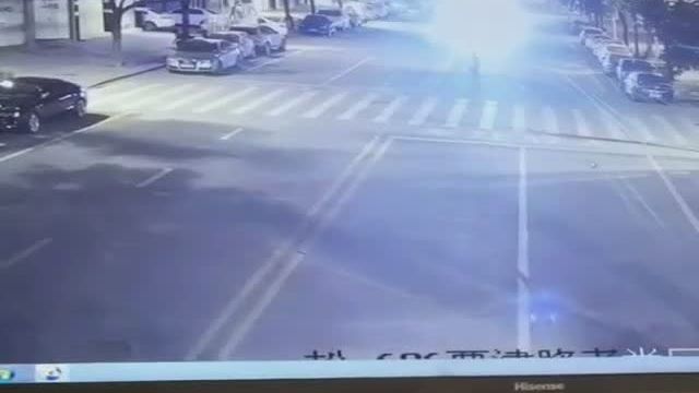远光逆行超速,飙车撞死无辜路人