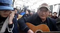 你要的爱 美女乘客 吉他伴奏 TONY CHENG 南宁至南京 K1192次 列车 ...