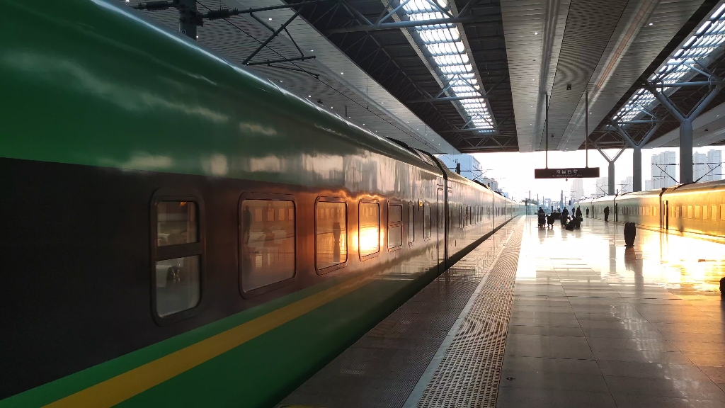 D733次列车(北京丰台——井冈山)南昌西站发车