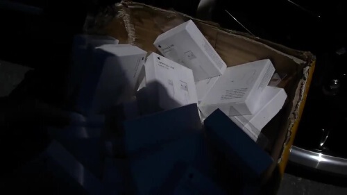 国外疯狂达人用苹果数据线代替橡胶轮胎--它能开车吗