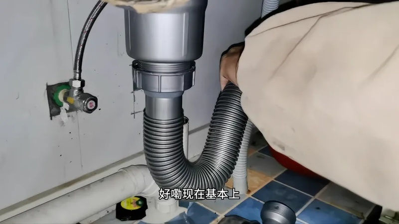 创作灵感 大半夜十点还接一个安装,厨房下水管安装视频