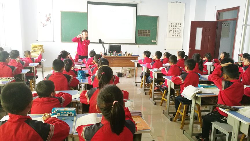 精品课堂:小学二年级写字课课堂实录
